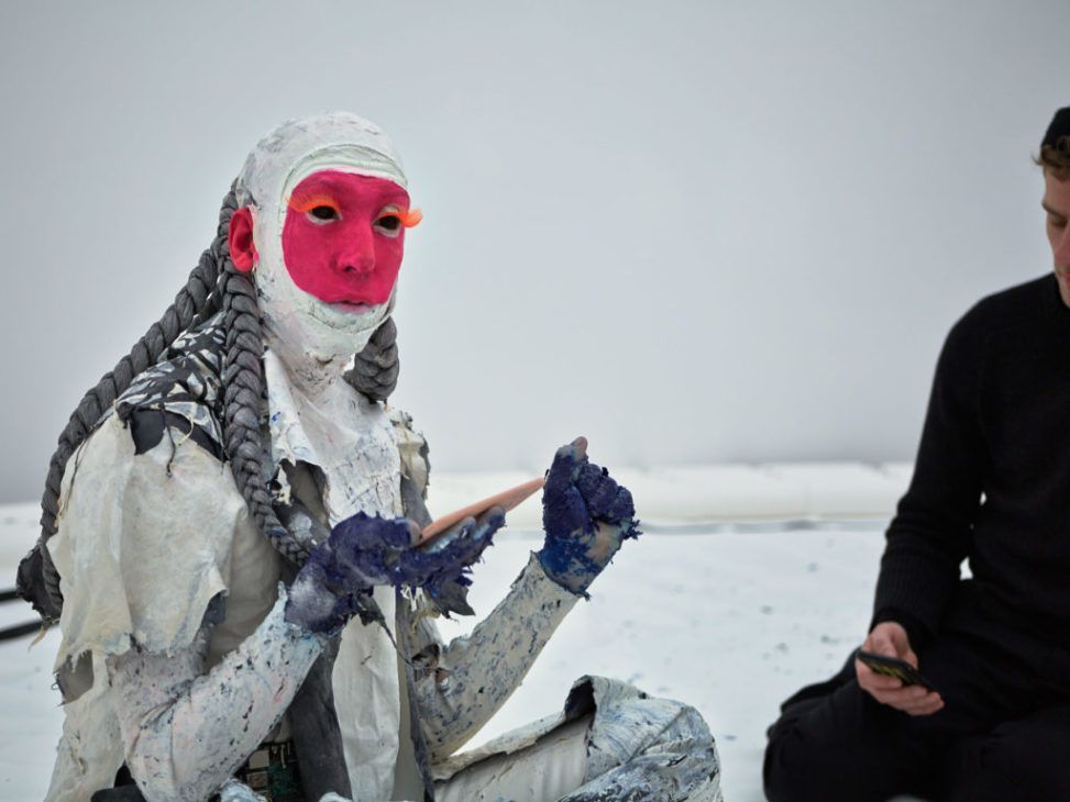 Así es Johannes Paul Raether, el performer del momento - HIGHXTAR.