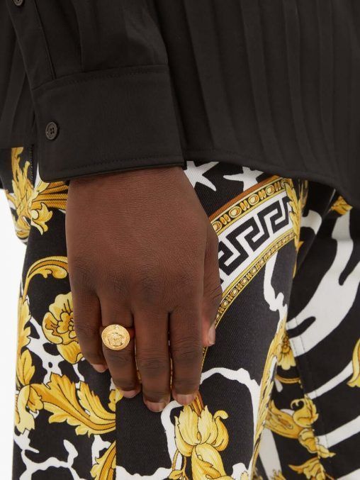 Versace's Medusa ring: golden perfection - HIGHXTAR.