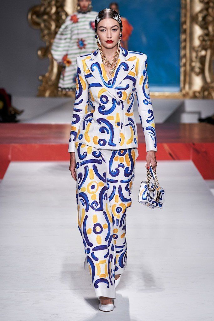 Moschino SS20 >>> Homenaje al arte español - HIGHXTAR.