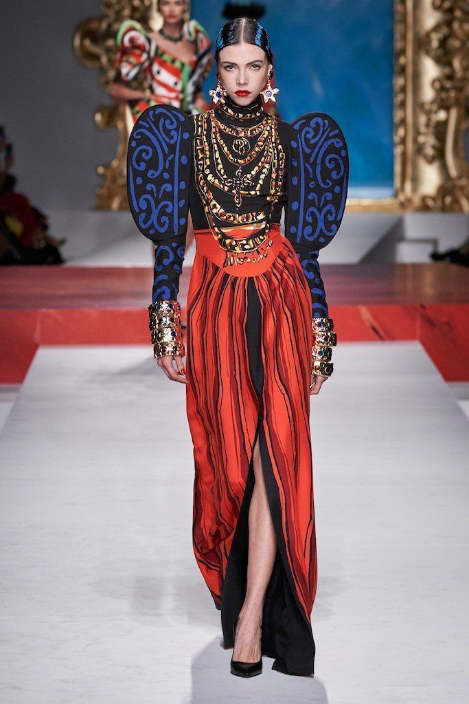 Moschino SS20 >>> Homenaje al arte español - HIGHXTAR.