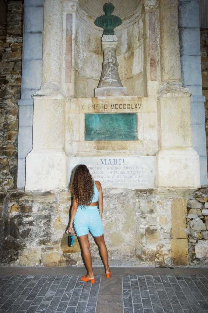 Paseando por Donosti con María Simún - HIGHXTAR.