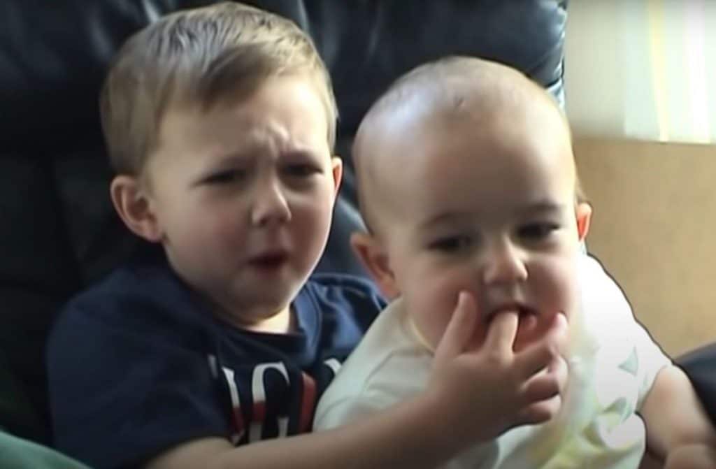 El clásico de YouTube 'Charlie Bit My Finger' se vende como NFT - HIGHXTAR.