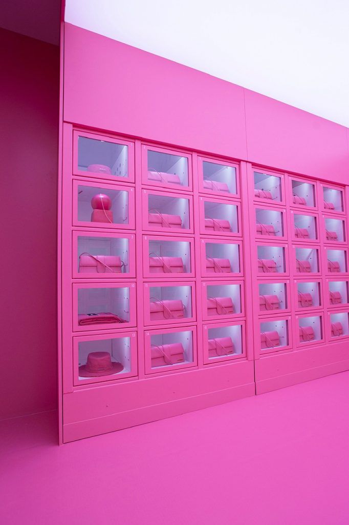 Jacquemus implanta una pop-up de color rosa en París - HIGHXTAR.