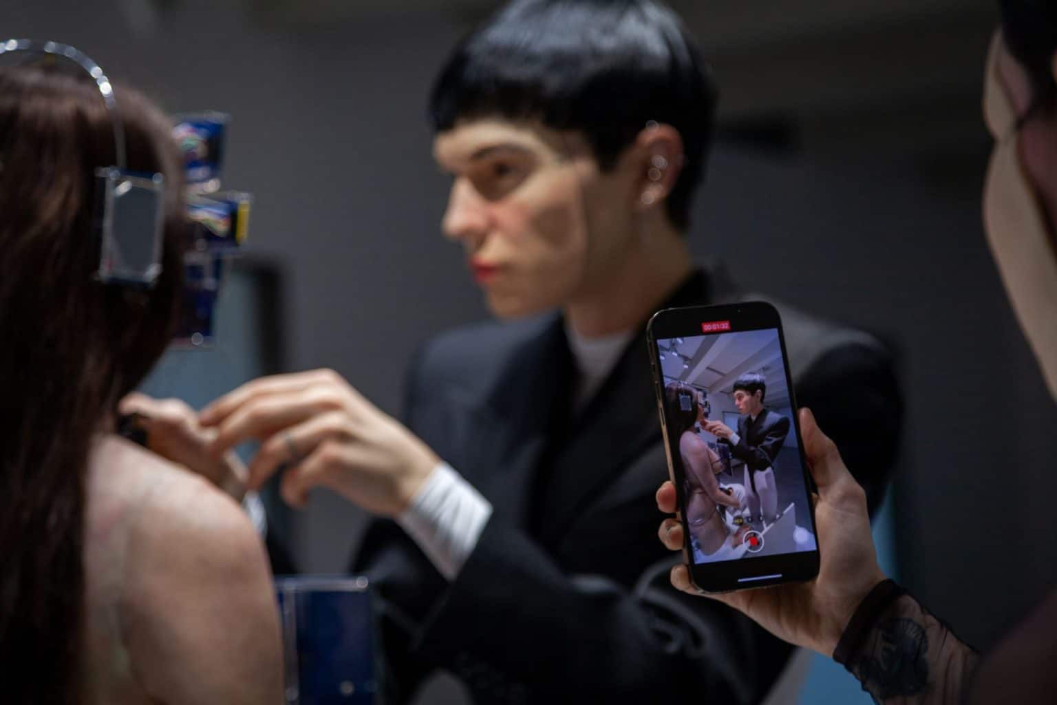 Filip Custic traspasa la barrera de lo humano con su escultura 'Pi(x)el'