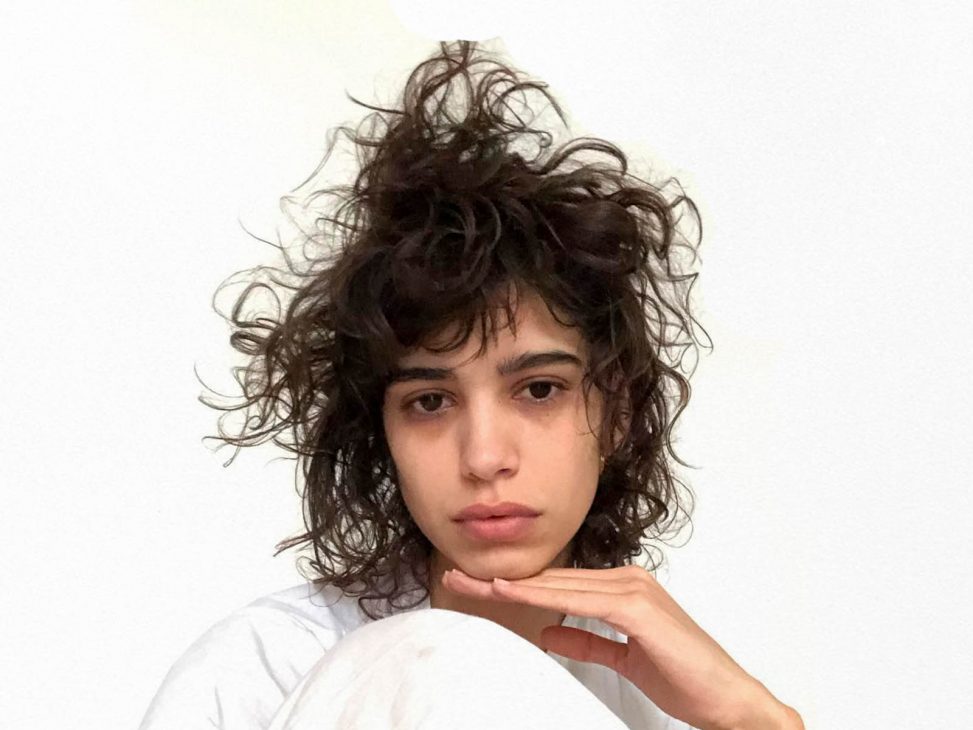 Baby Bang: el corte que las melenas curly van a desear - HIGHXTAR.