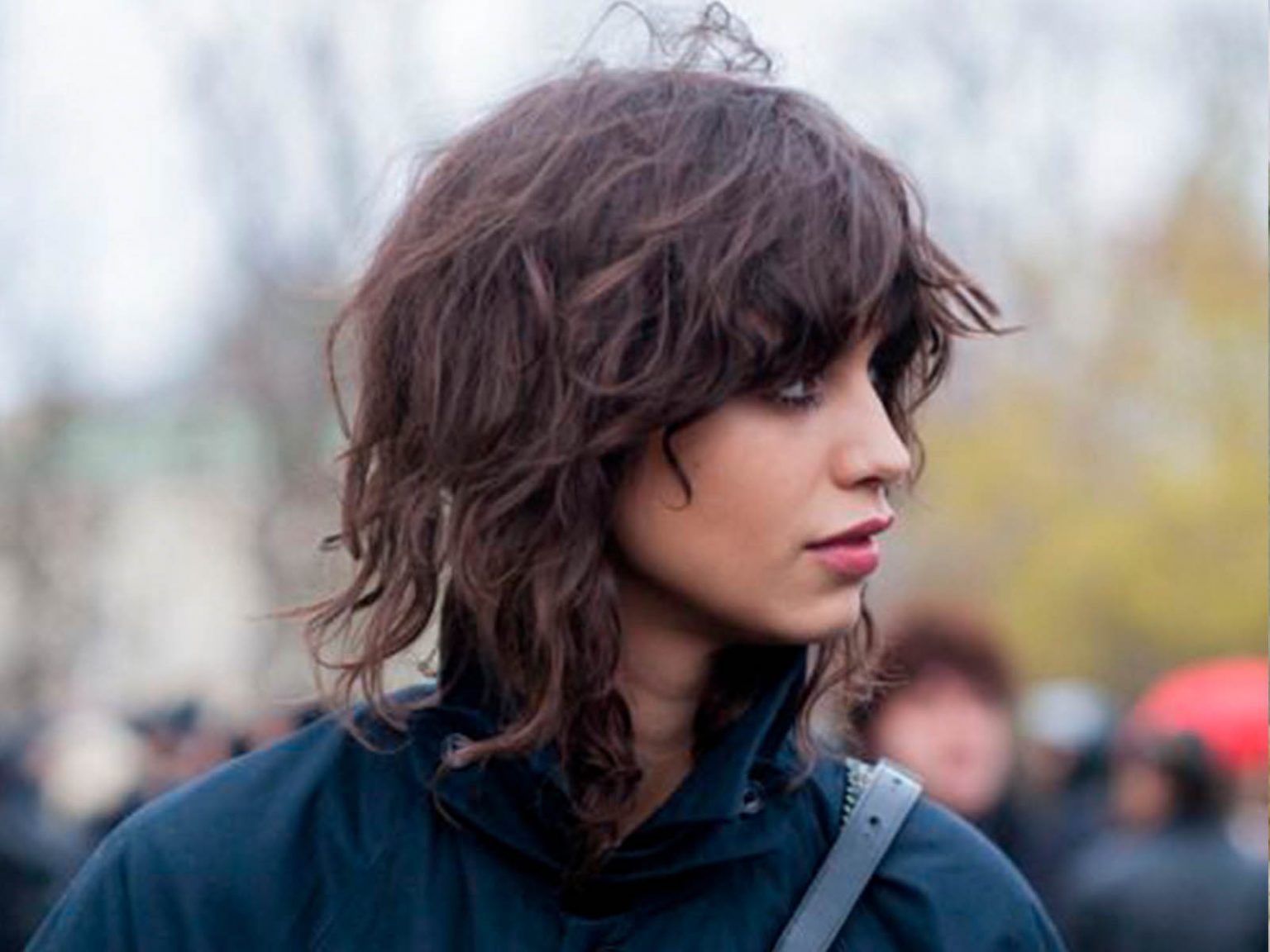 Baby Bang: the cut that curly tresses will want - HIGHXTAR.