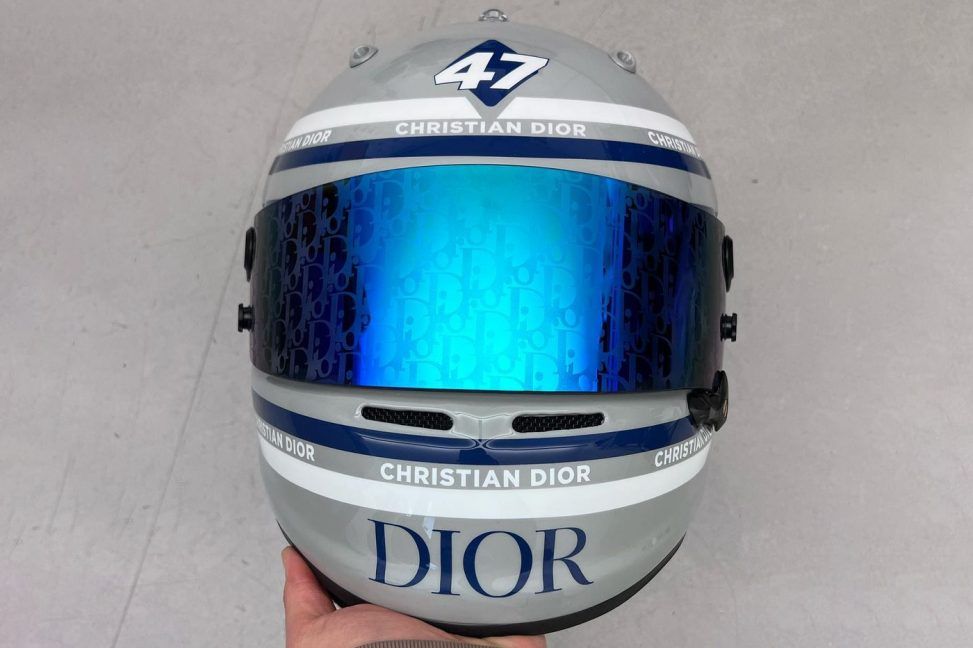 Thibo Denis nos presenta el nuevo casco Dior Racing - HIGHXTAR.