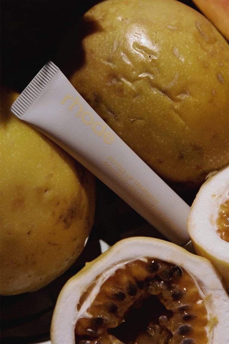 Rhode Skin de Hailey Bieber lanza un tratamiento labial de edición ...