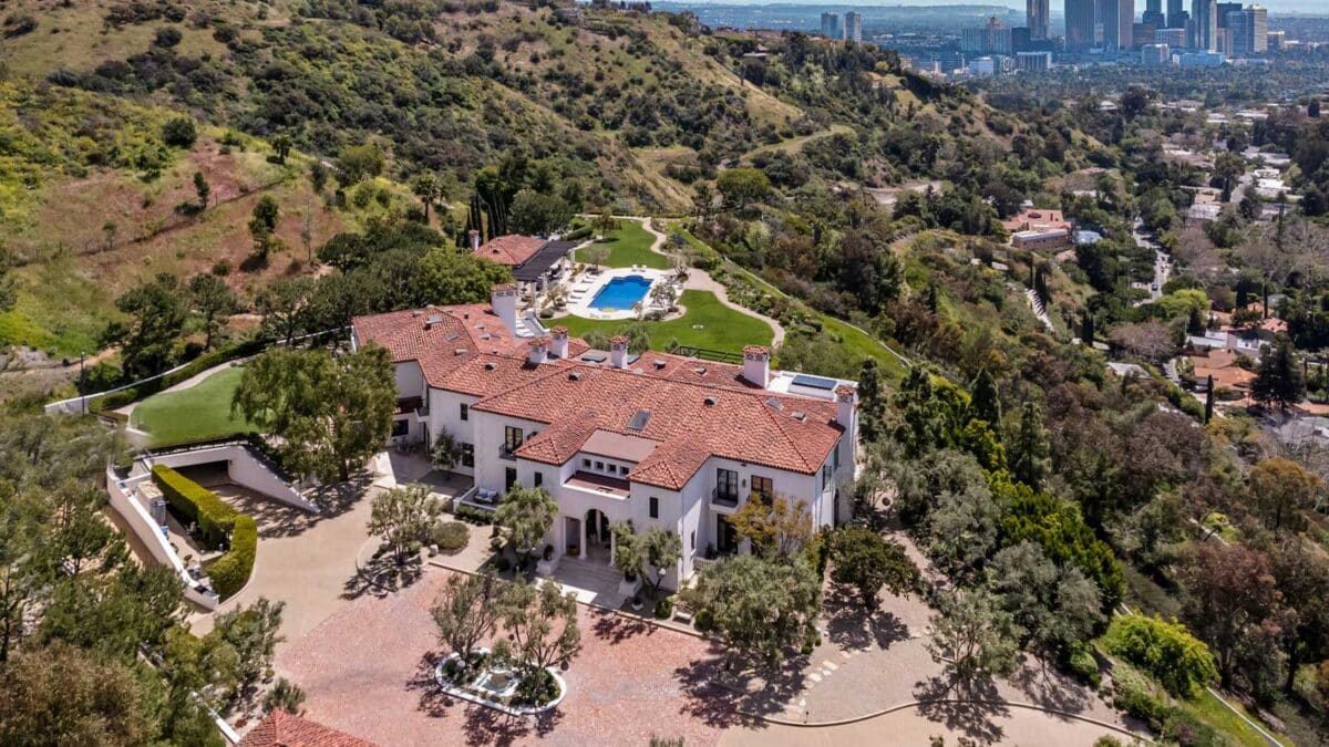 A la venta la casa de Drake en Beverly Hills - HIGHXTAR.