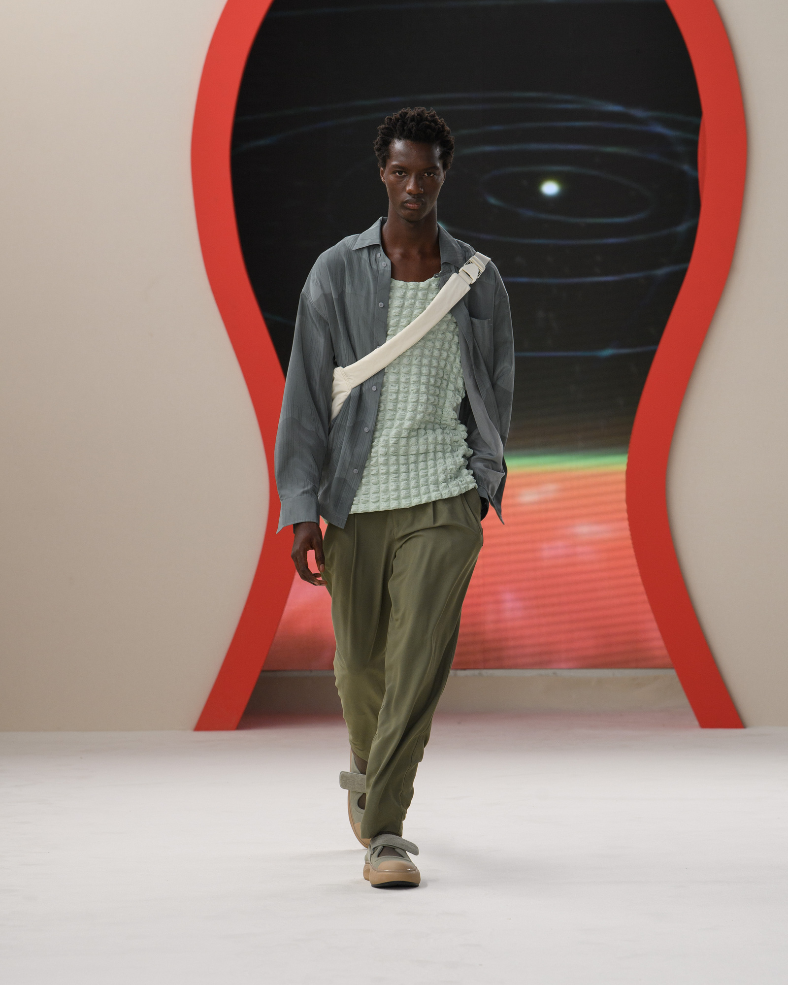 LI-NING returns to Paris Fashion Week with a show with a wow factor ...