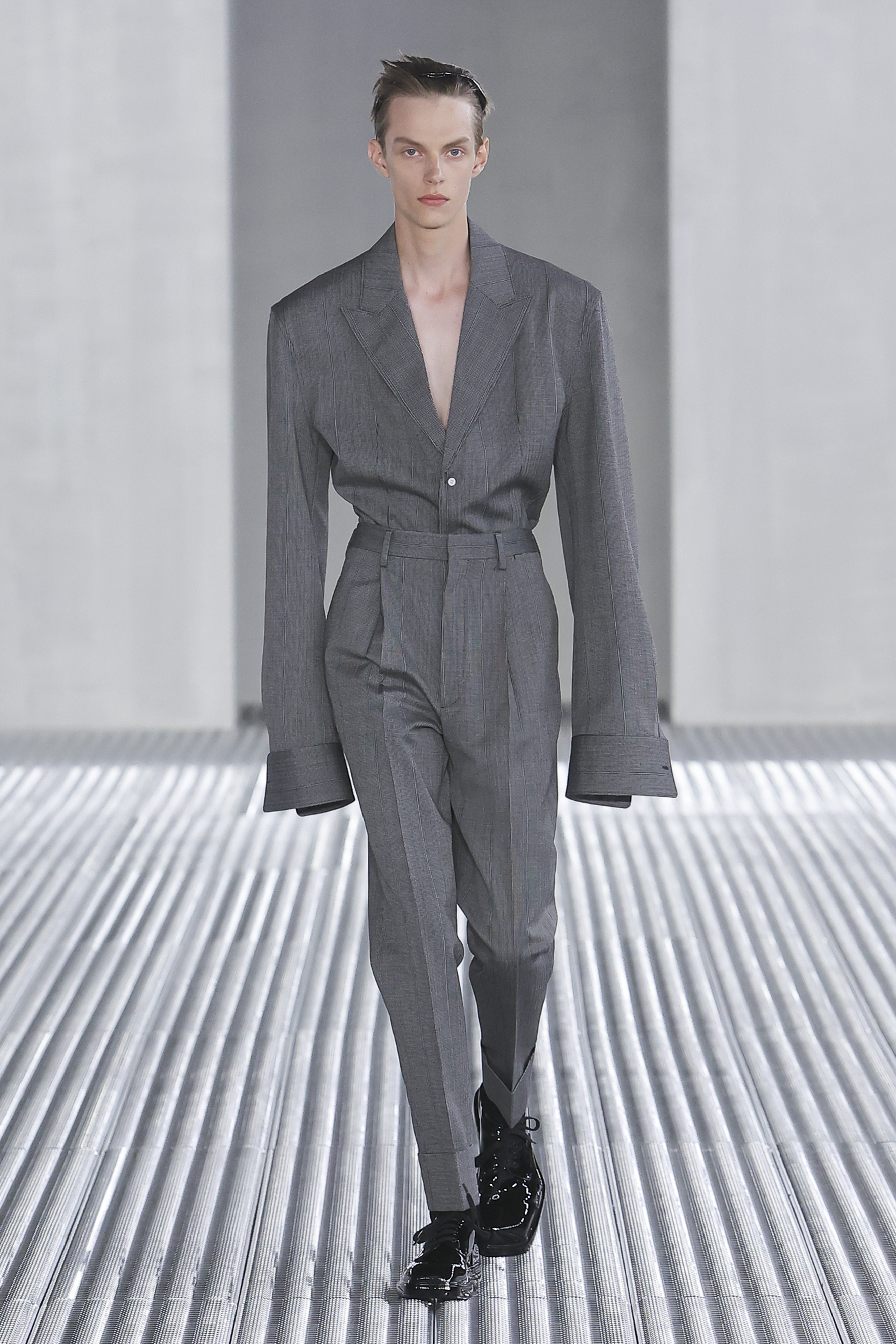 Prada estudia la masculinidad liberada en su nueva colección SS24 - HIGHXTAR.