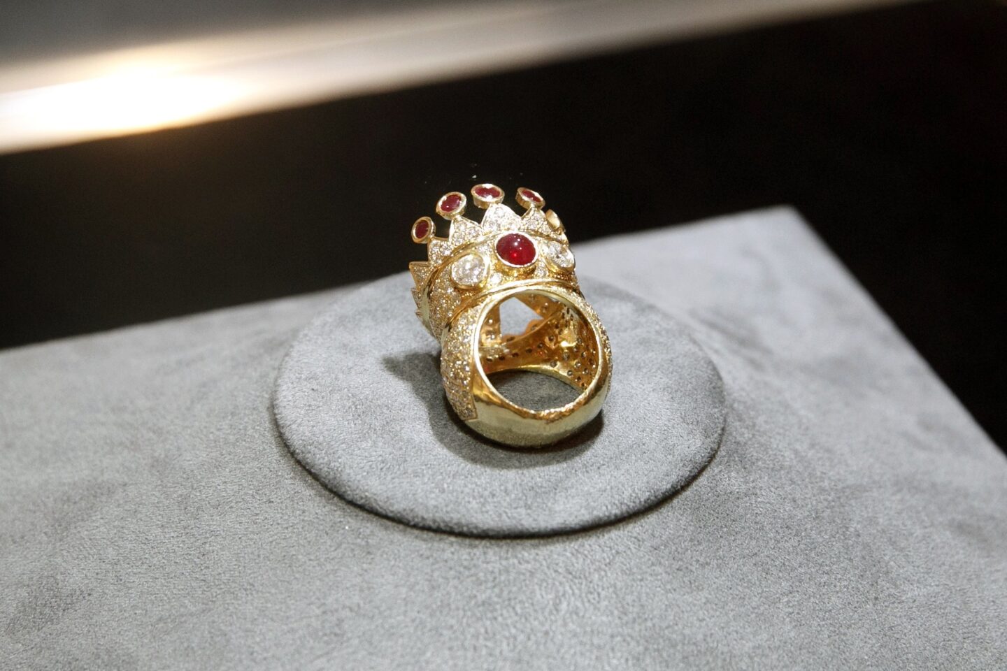 Tupac's iconic crown ring to be auctioned for one million dollars ...