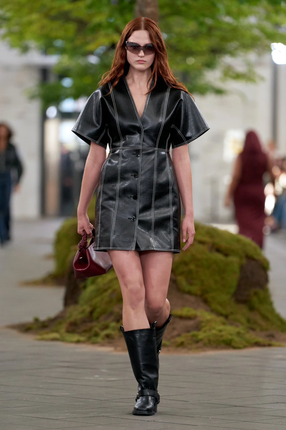 GANNI pone en valor la innovación tecnológica para su SS24 - HIGHXTAR.