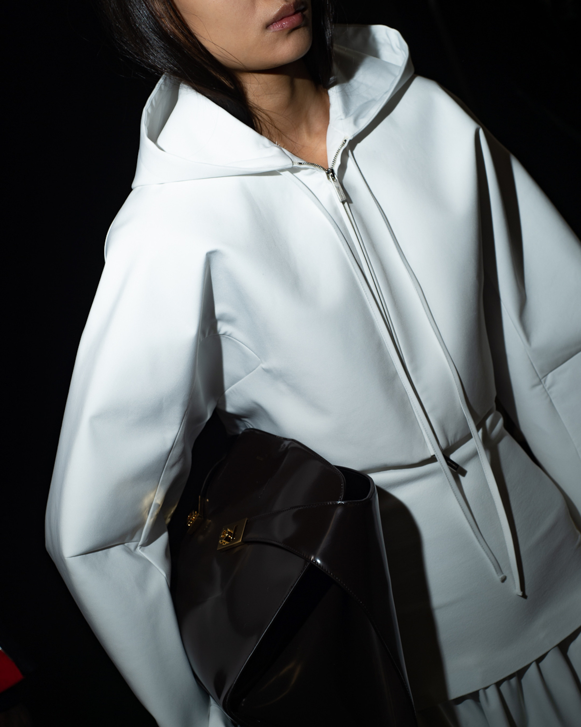 Maximilian Davis aúna modernidad, artesanía y atemporalidad en el bolso ...