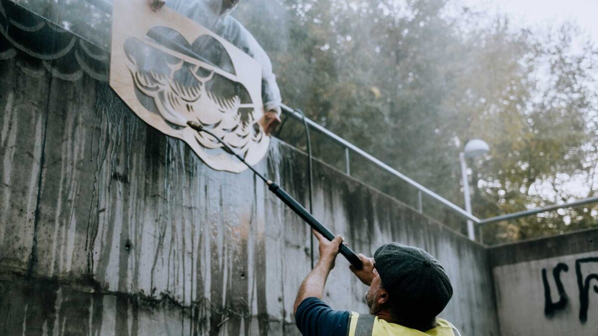 We talk w/ artist Paul Curtis Moose: the creator of Reverse Graffiti ...