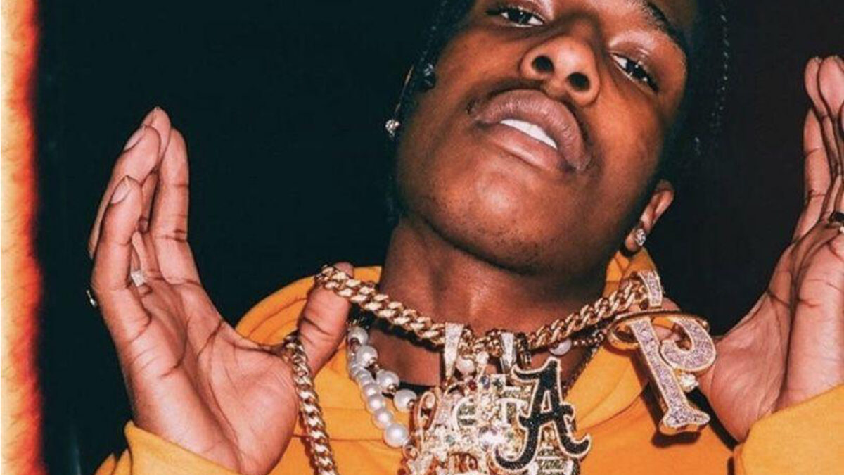Ice Cold: The Exhibition of Hip-Hop Jewelry' is coming to New York this ...