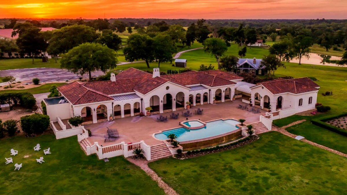 Drake buys Texas ranch for $15 million - HIGHXTAR.