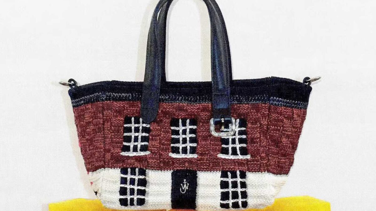 El último capricho de Jonathan Anderson: bolsos con forma de casa ...