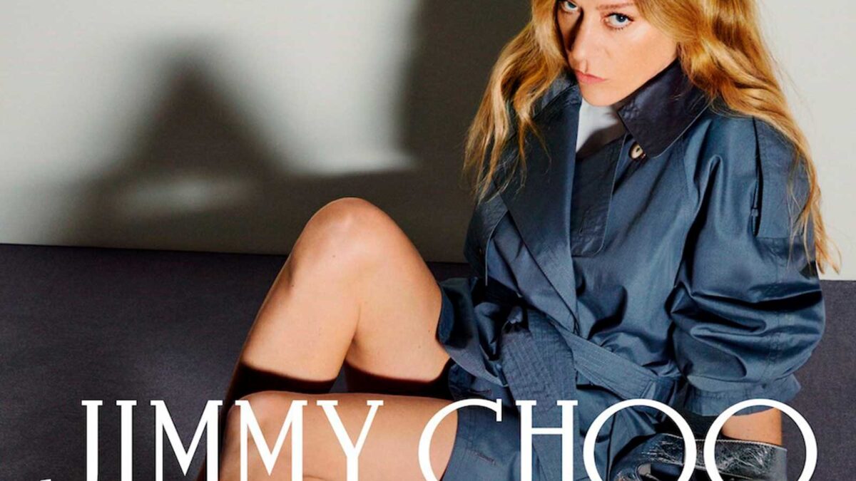 Chloë Sevigny protagoniza la nueva campaña SS25 de Jimmy Cho - HIGHXTAR.