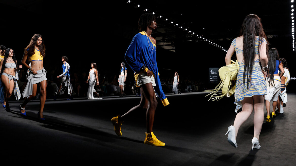 Dimoni Studio explora el magnetismo de las ‘showgirls’ para SS26 ...