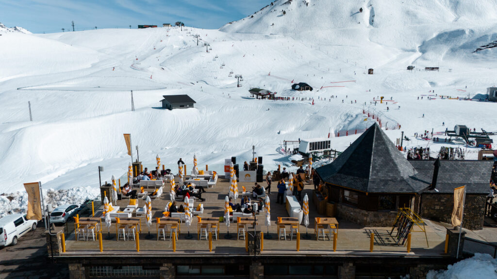 Veuve Clicquot inaugurates the snow season in the Pyrenees - HIGHXTAR.