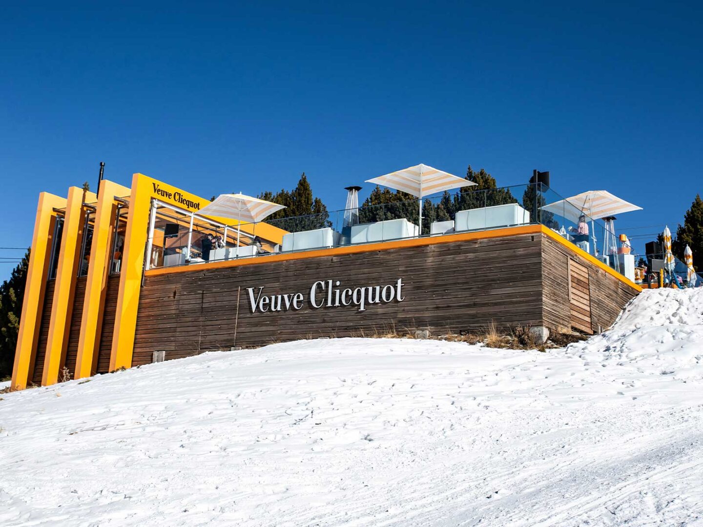 Veuve Clicquot inaugurates the snow season in the Pyrenees - HIGHXTAR.